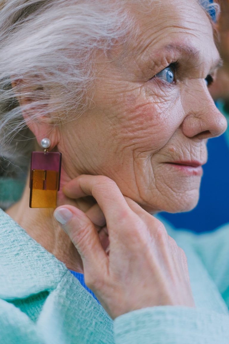 Dr Rachel Ho | Sleep Wrinkles: How to Prevent Aging While You Sleep